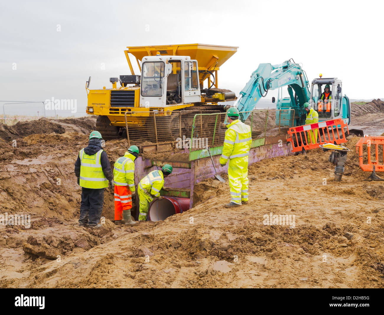 Men laying pipe hi-res stock photography and images - Alamy