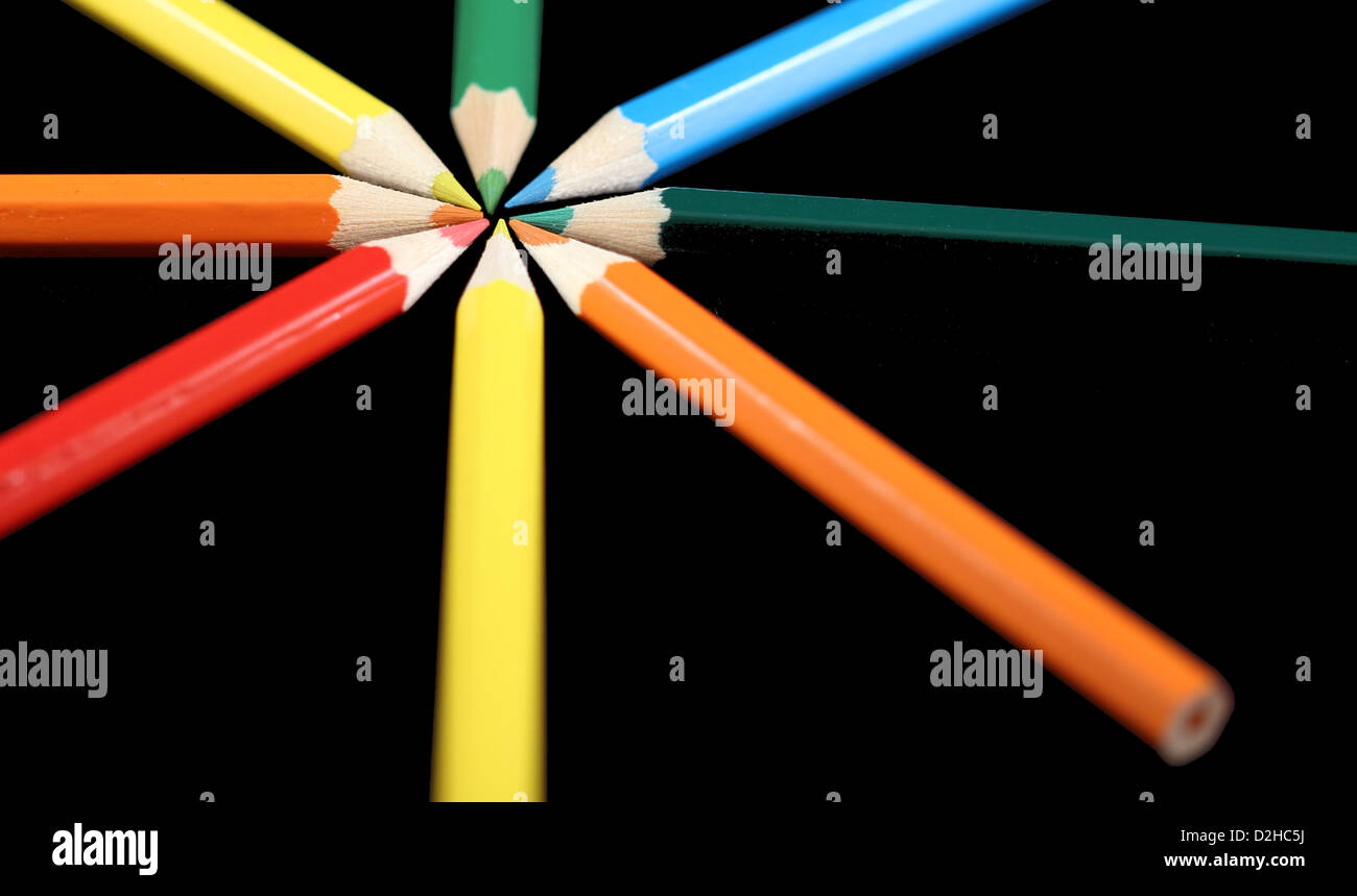 Coloured Pencils arranged in a circle Stock Photo - Alamy