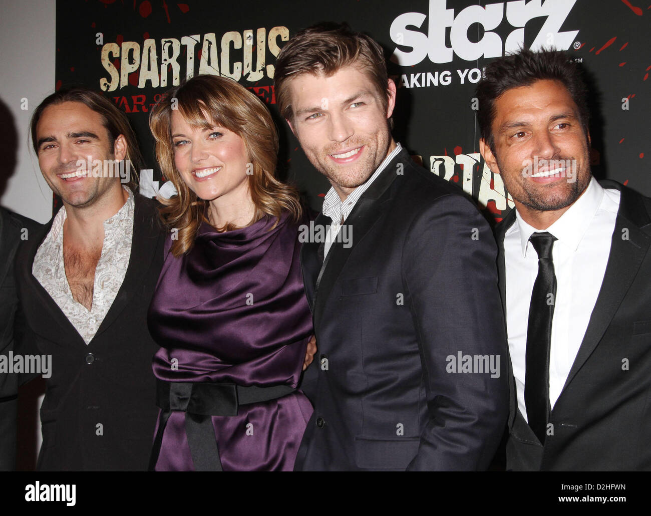 Dustin Clare Girlfriend 2022