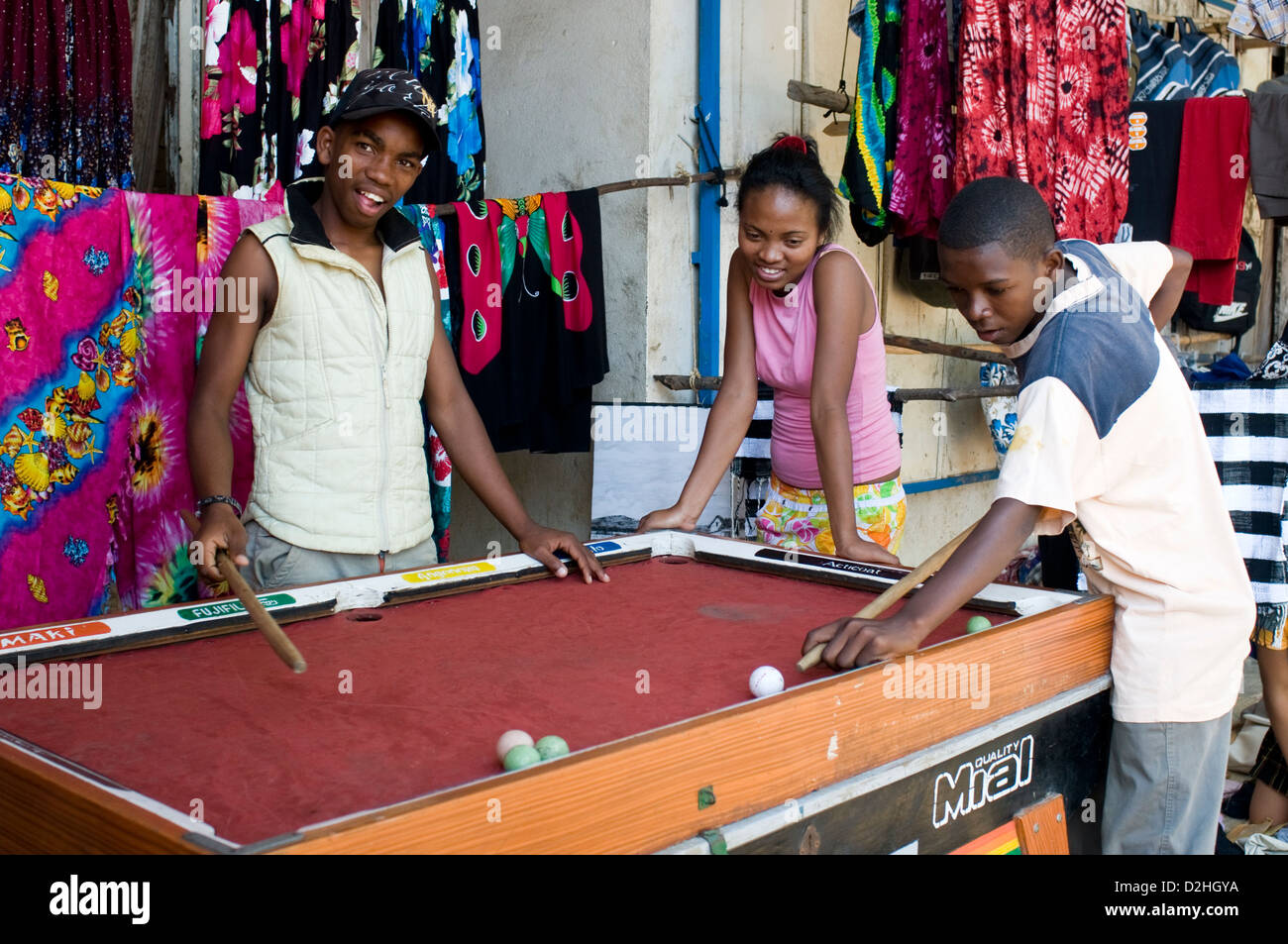 Children playing snooker game hi-res stock photography and images - Alamy
