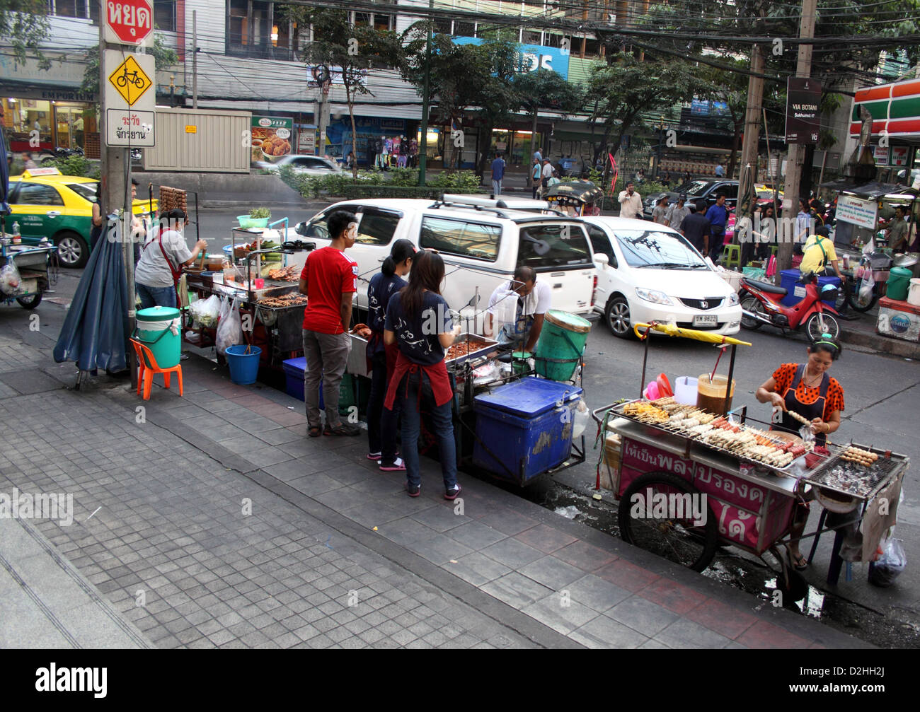 Sukhumvit district , Bangkok, Thailand. Street food stands Stock Photo ...