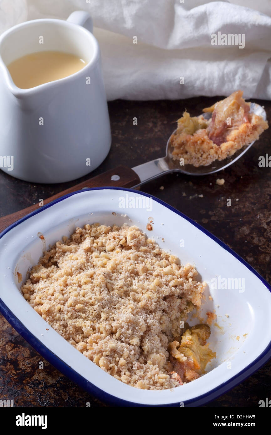 Crumble hi-res stock photography and images - Alamy