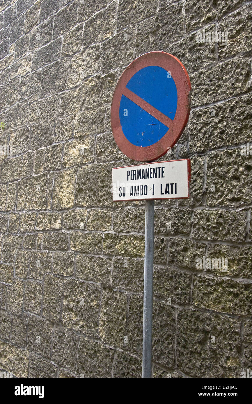 Prohibition italy road sign hi-res stock photography and images - Alamy