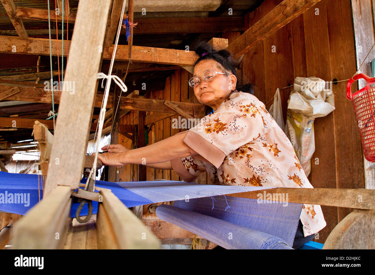 A Mong woman weaving Stock Photo - Alamy