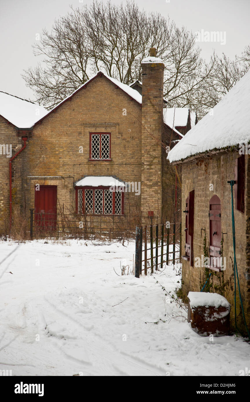 Estate cottage hi-res stock photography and images - Alamy