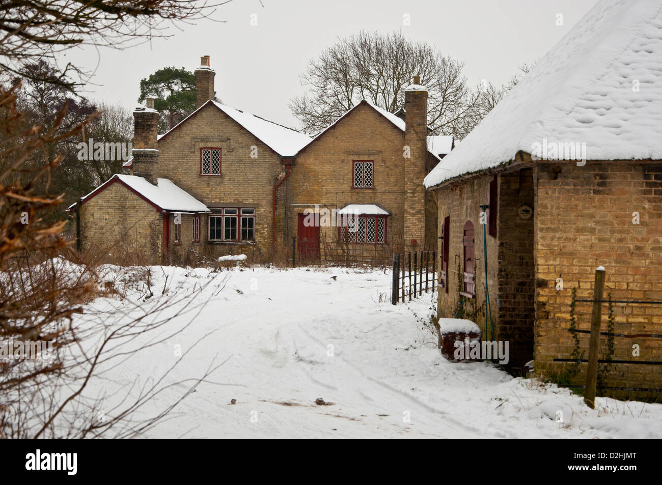 Estate cottage hi-res stock photography and images - Alamy