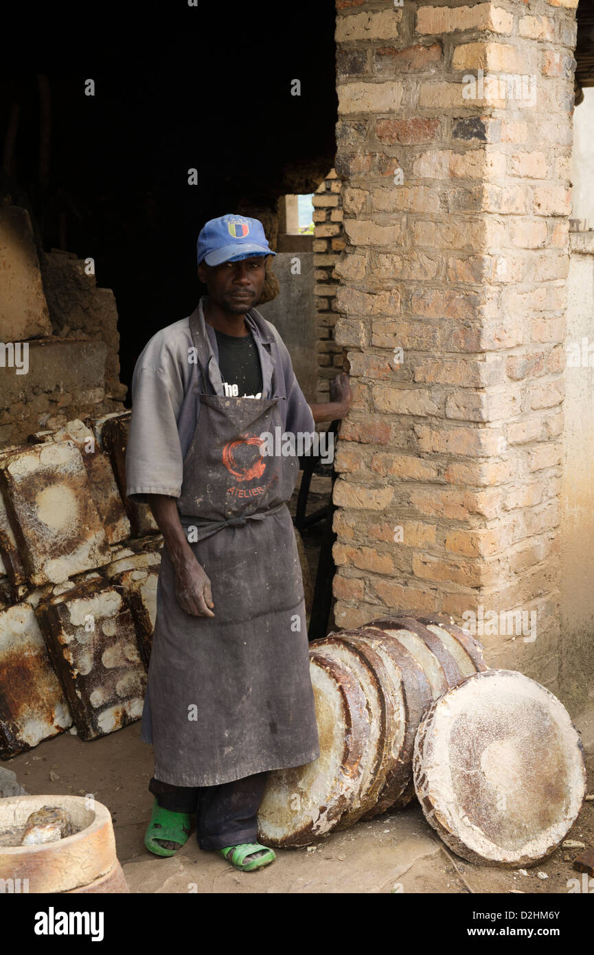 Clay pot africa pots hi-res stock photography and images - Alamy