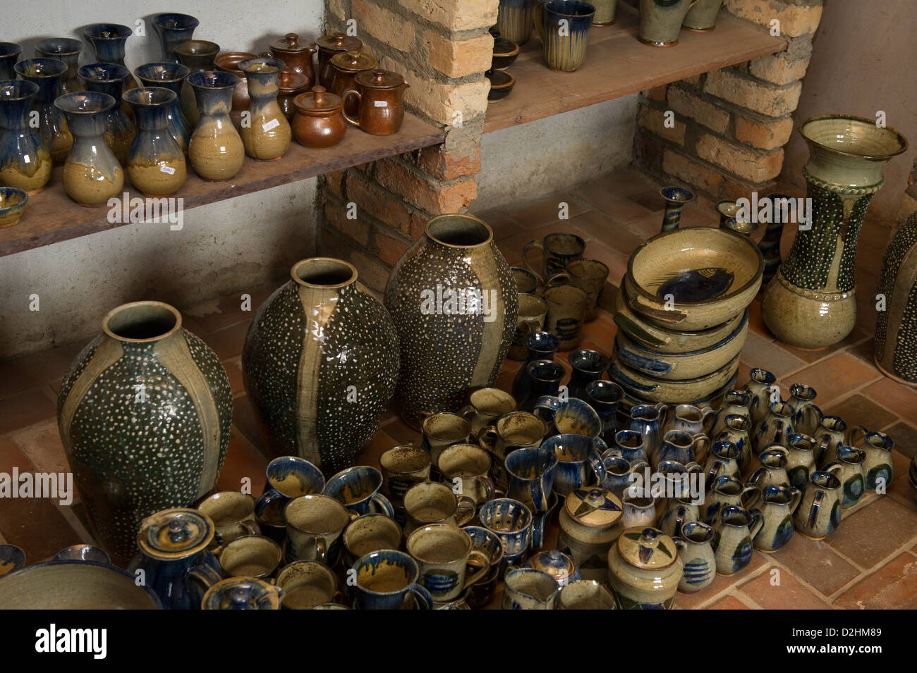Batwa pottery, Gatagara,Rwanda Stock Photo - Alamy