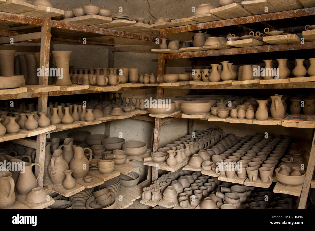 Batwa pottery, Gatagara,Rwanda Stock Photo - Alamy