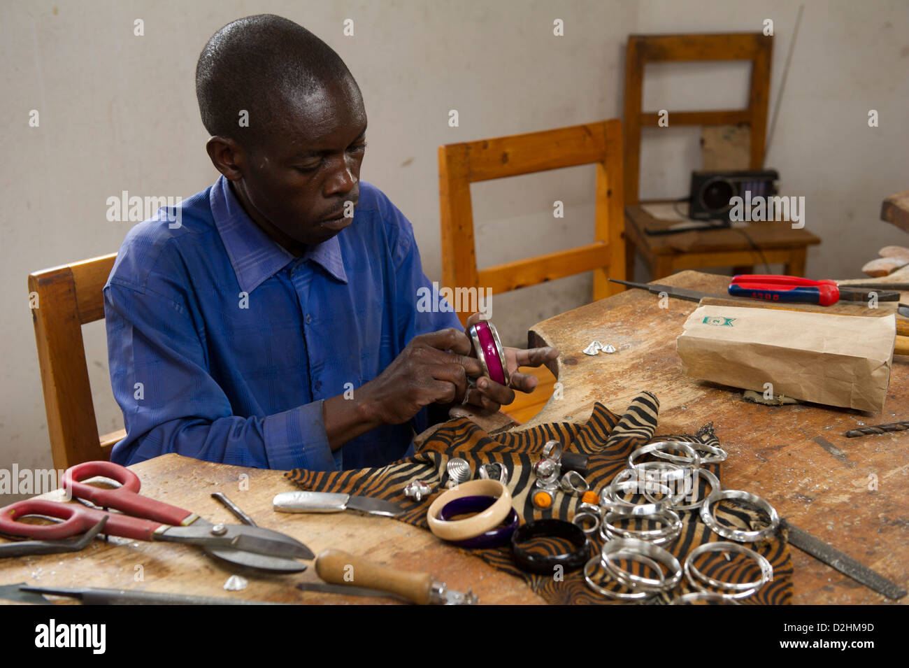 Artisan at work, Huye Tinnery, Huye, Butare, Rwanda Stock Photo - Alamy