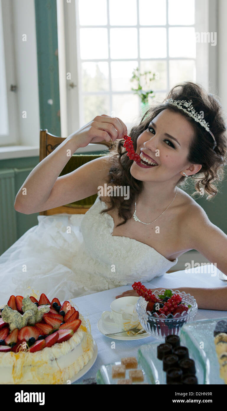 One chocolate cream cake only hi-res stock photography and images - Alamy