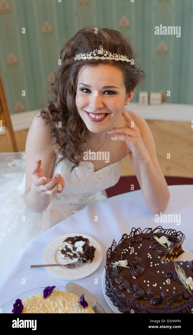One chocolate cream cake only hi-res stock photography and images - Alamy