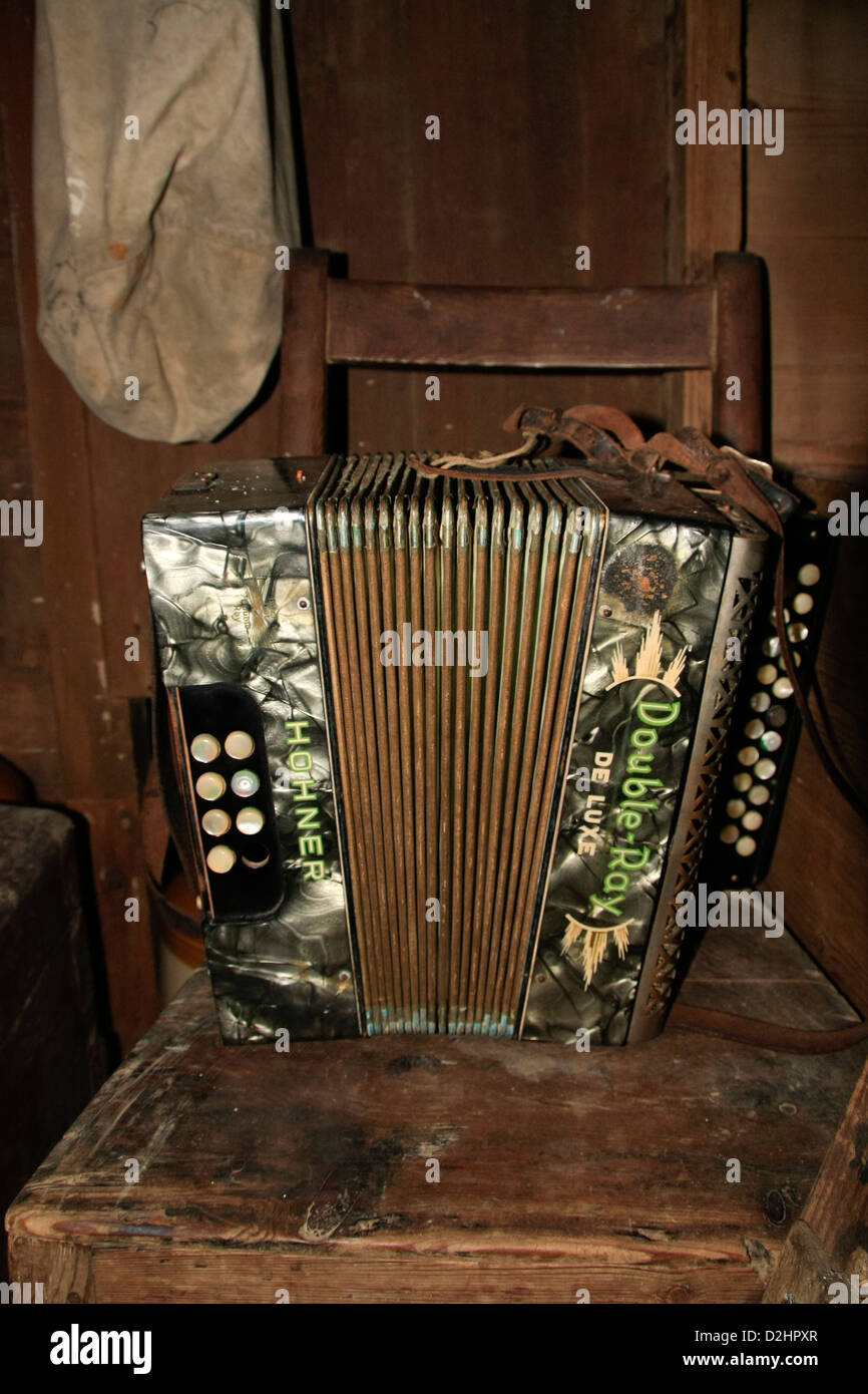 Vintage accordion hi-res stock photography and images - Alamy