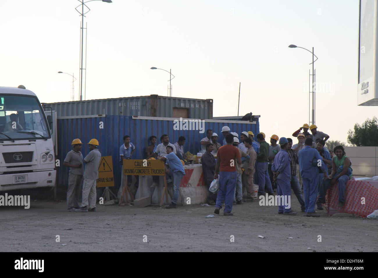 Construction site dubai workers hi-res stock photography and images - Alamy