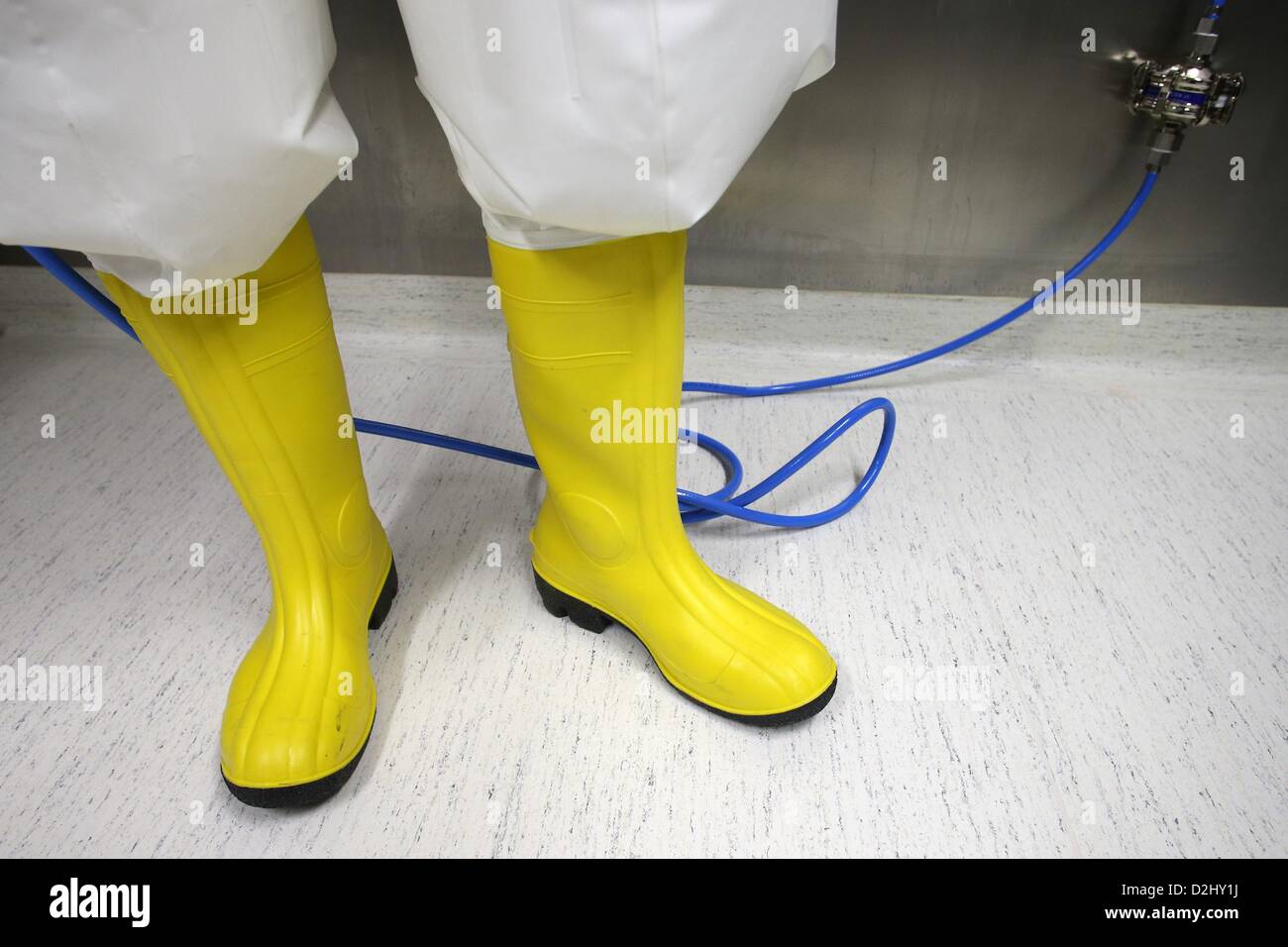 Biosafety level 4 laboratory hi-res stock photography and images - Alamy
