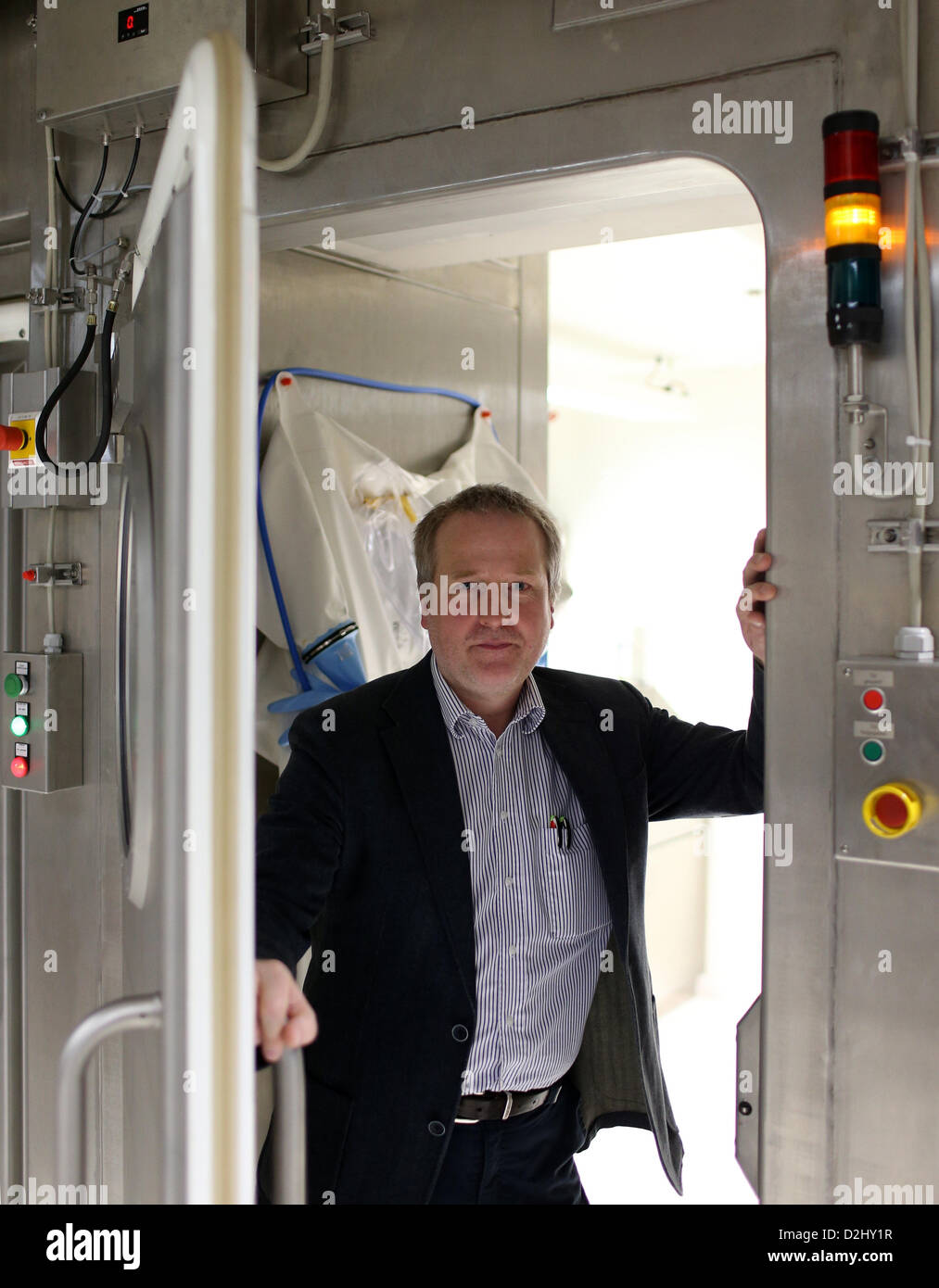 Biosafety level 4 laboratory hi-res stock photography and images - Alamy