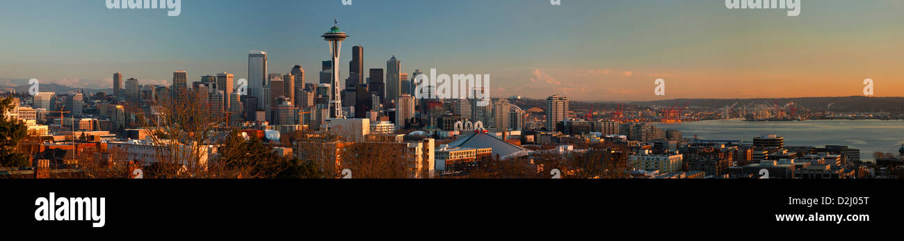 Seattle mount rainier space needle hi-res stock photography and images ...