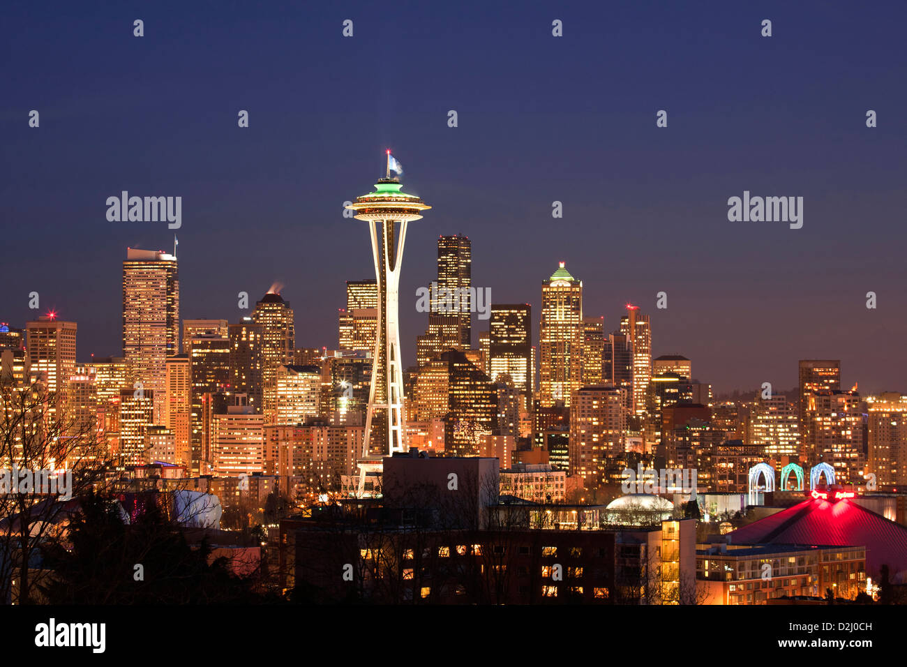 Downtown seattle skyline and the space needle hi-res stock photography ...