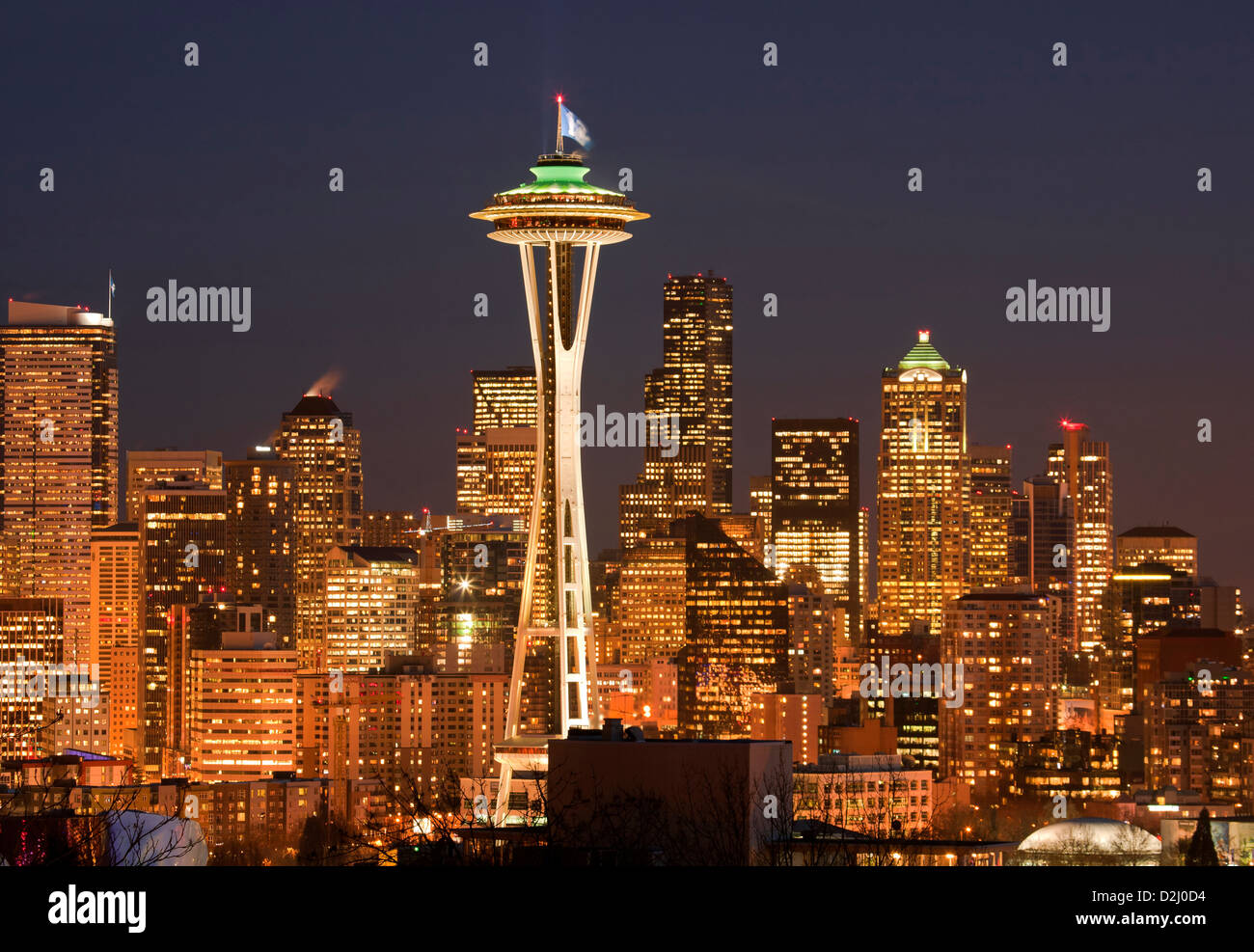 Downtown seattle skyline and the space needle hi-res stock photography ...