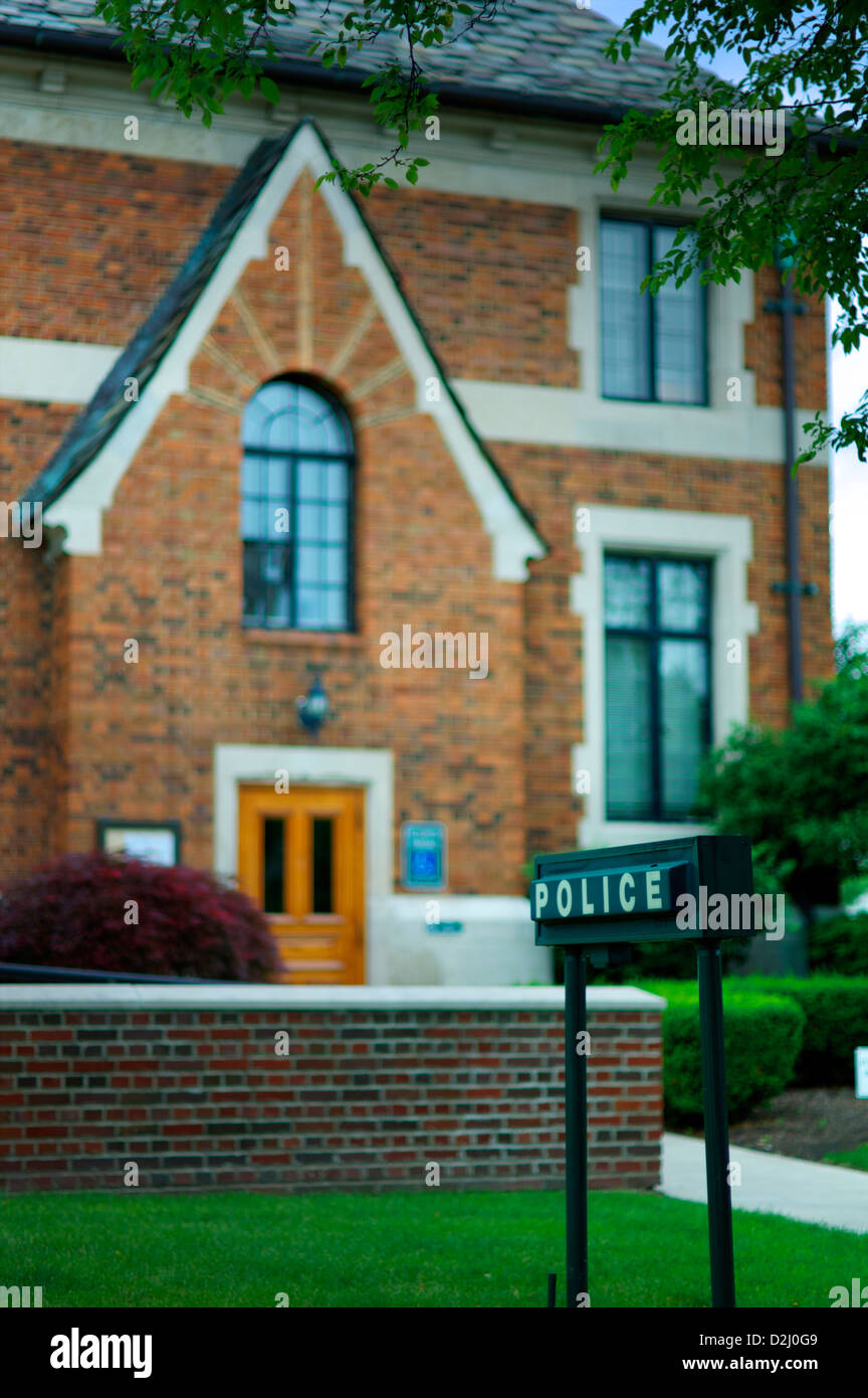 Police station building exterior hi-res stock photography and images ...