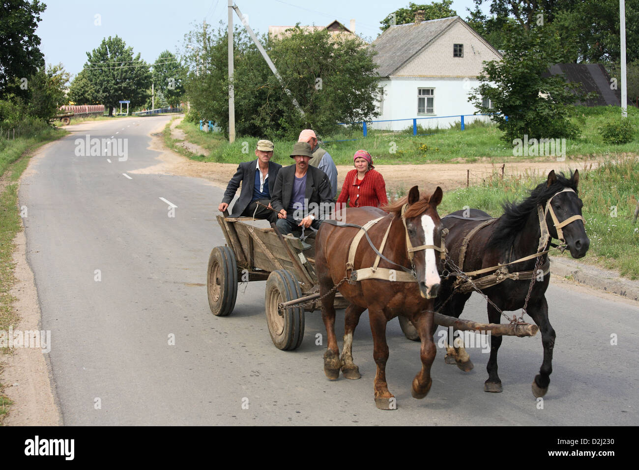 Ginawiczy, Belarus, polnischstaemmige farming family on a horse-drawn ...