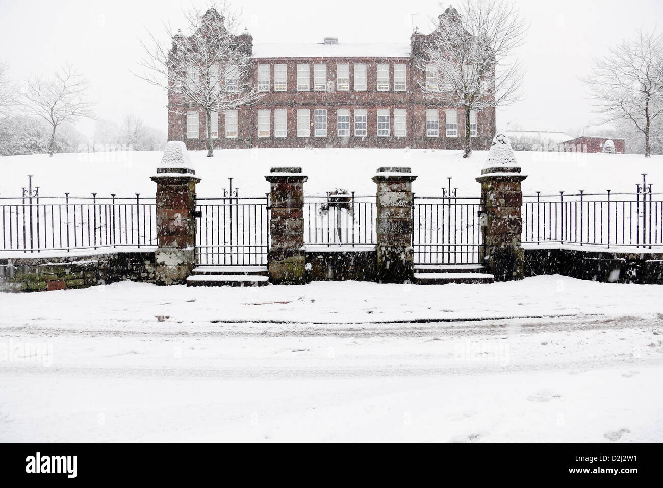 Primary school exterior uk hi-res stock photography and images - Alamy