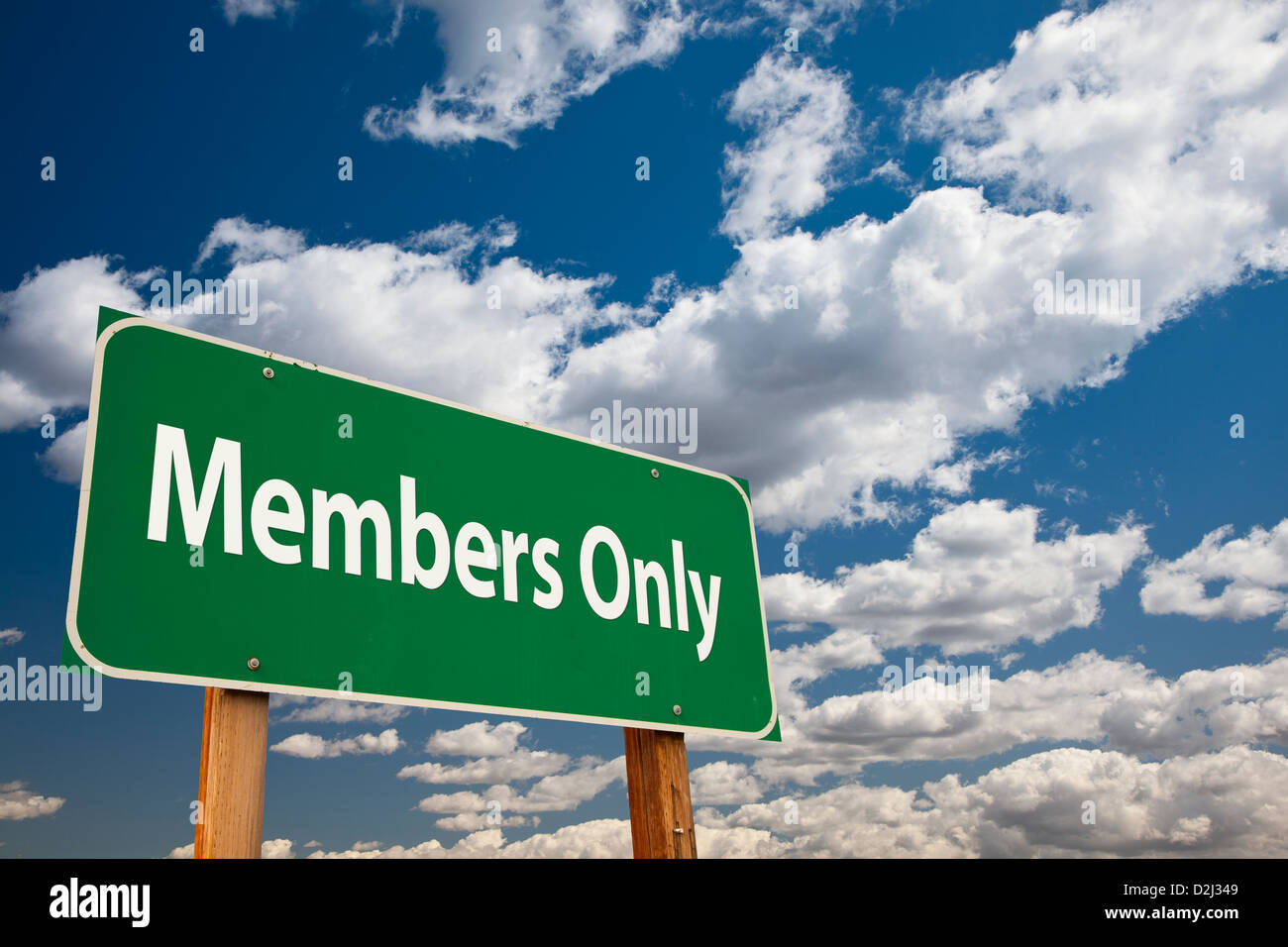 Members only sign hi-res stock photography and images - Alamy