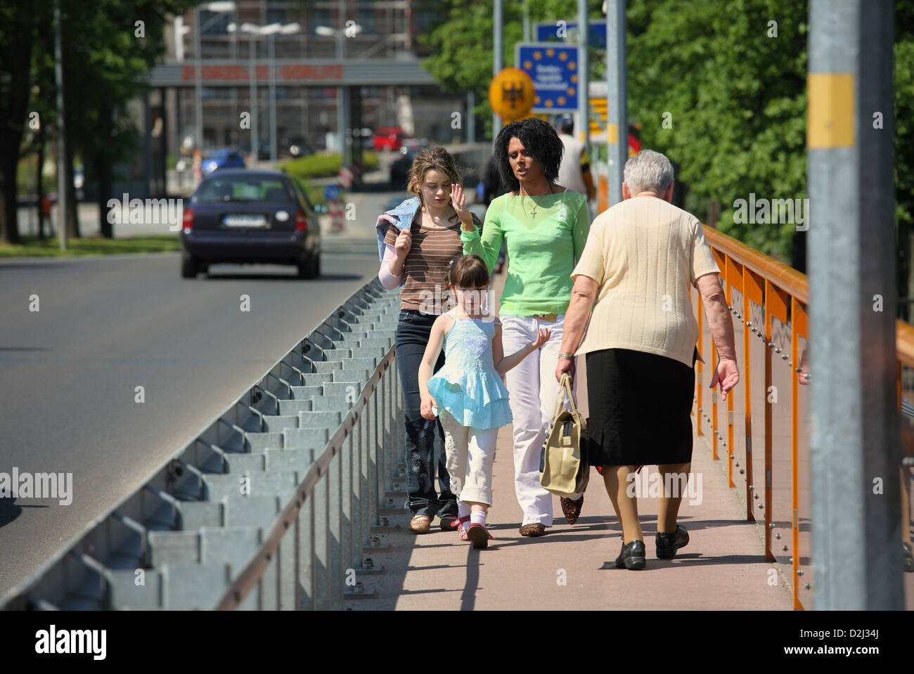 Border bridge divided hi-res stock photography and images - Alamy