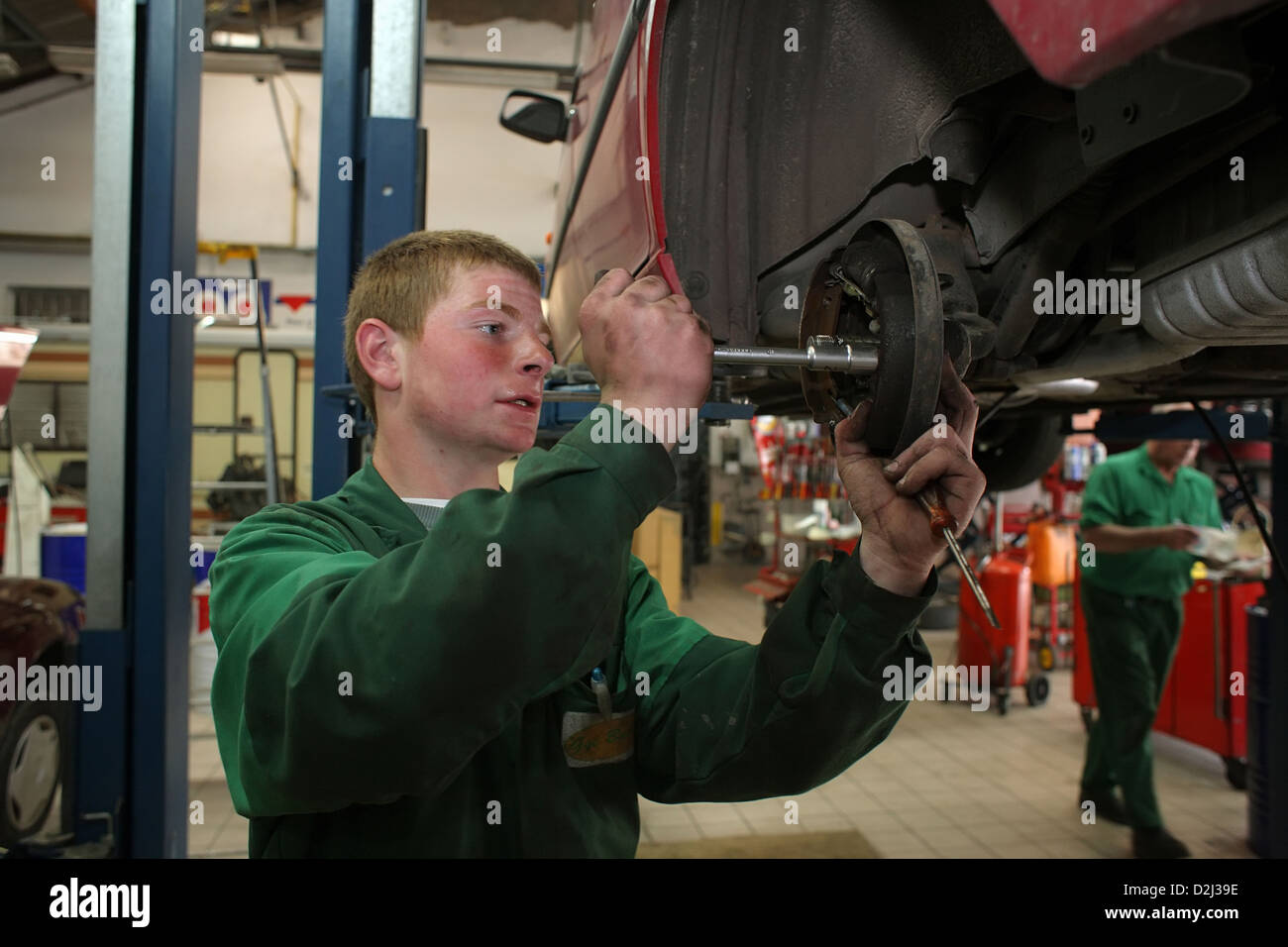 Boy child apprentice motor mechanic hi-res stock photography and images ...