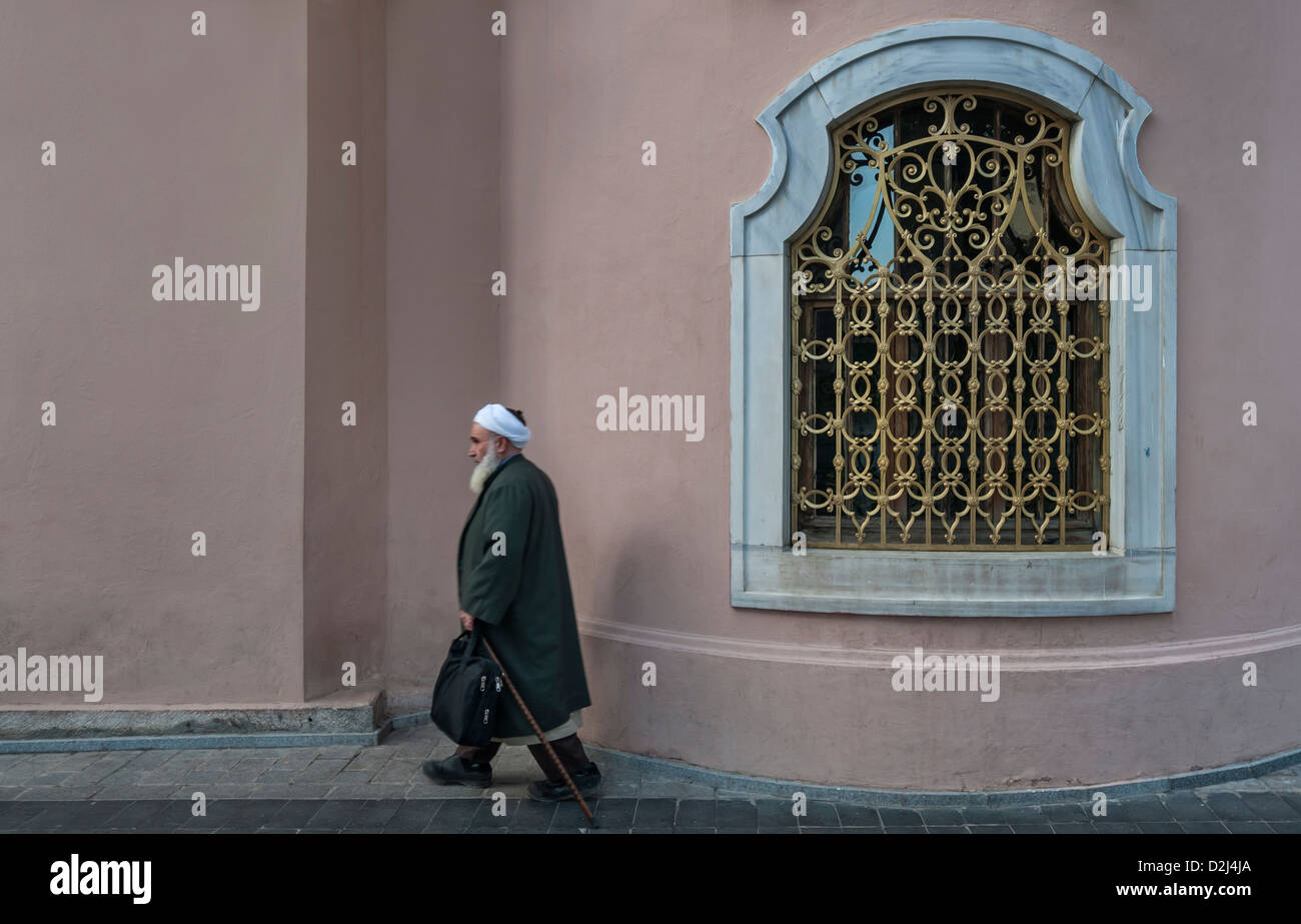 The tomb of Sunbul Efendi and Mosque in the Kocamustafa complex in ...