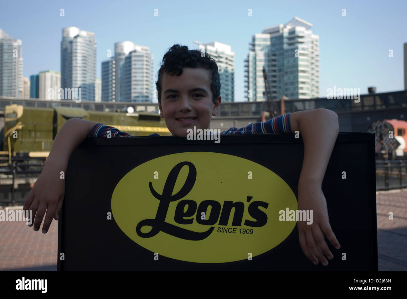 Leons hi-res stock photography and images - Alamy