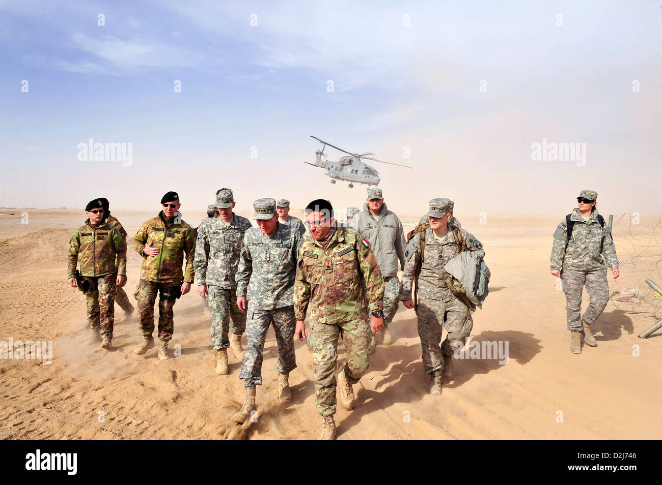 General David Petraeus and Command Sergeant Major Marvin Hill visit ...