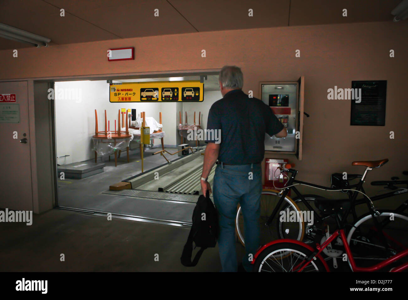 High rise parking garage hi-res stock photography and images - Alamy