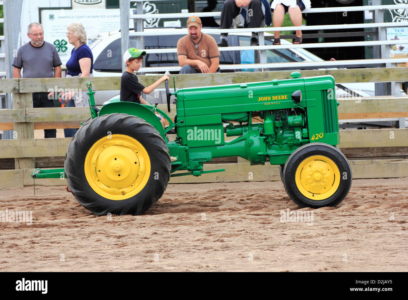 John Deere 420 antique tractor Stock Photo - Alamy