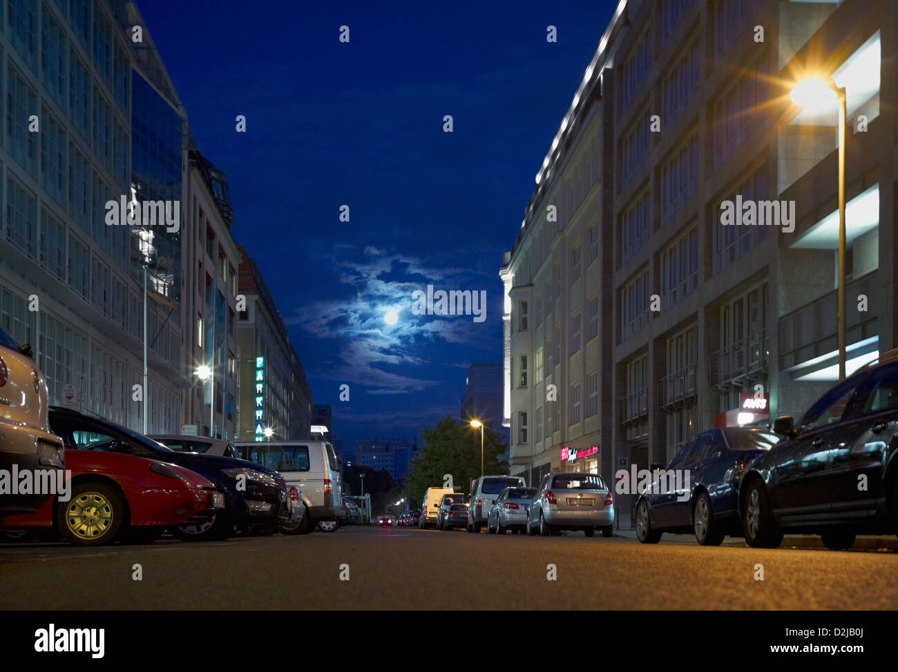 Full moon over berlin hi-res stock photography and images - Alamy