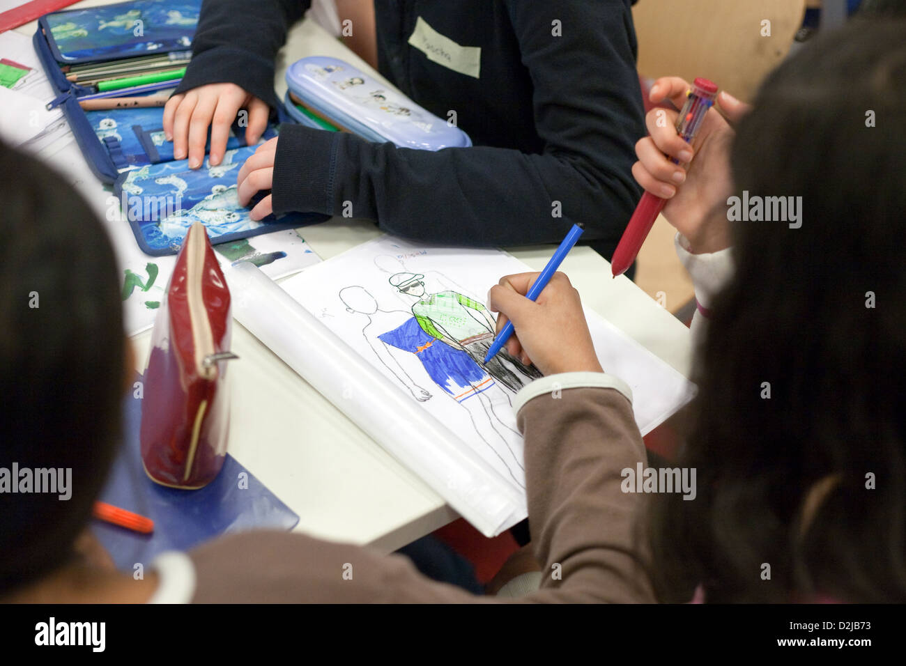 Berlin, Germany, Schuelerinnen draw the Wagner School Workshop for ...