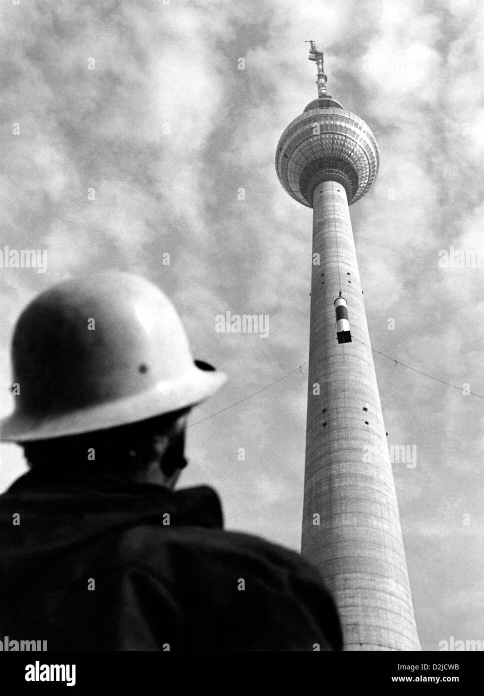 Berlin, GDR, the construction of the Berlin TV Tower Stock Photo - Alamy