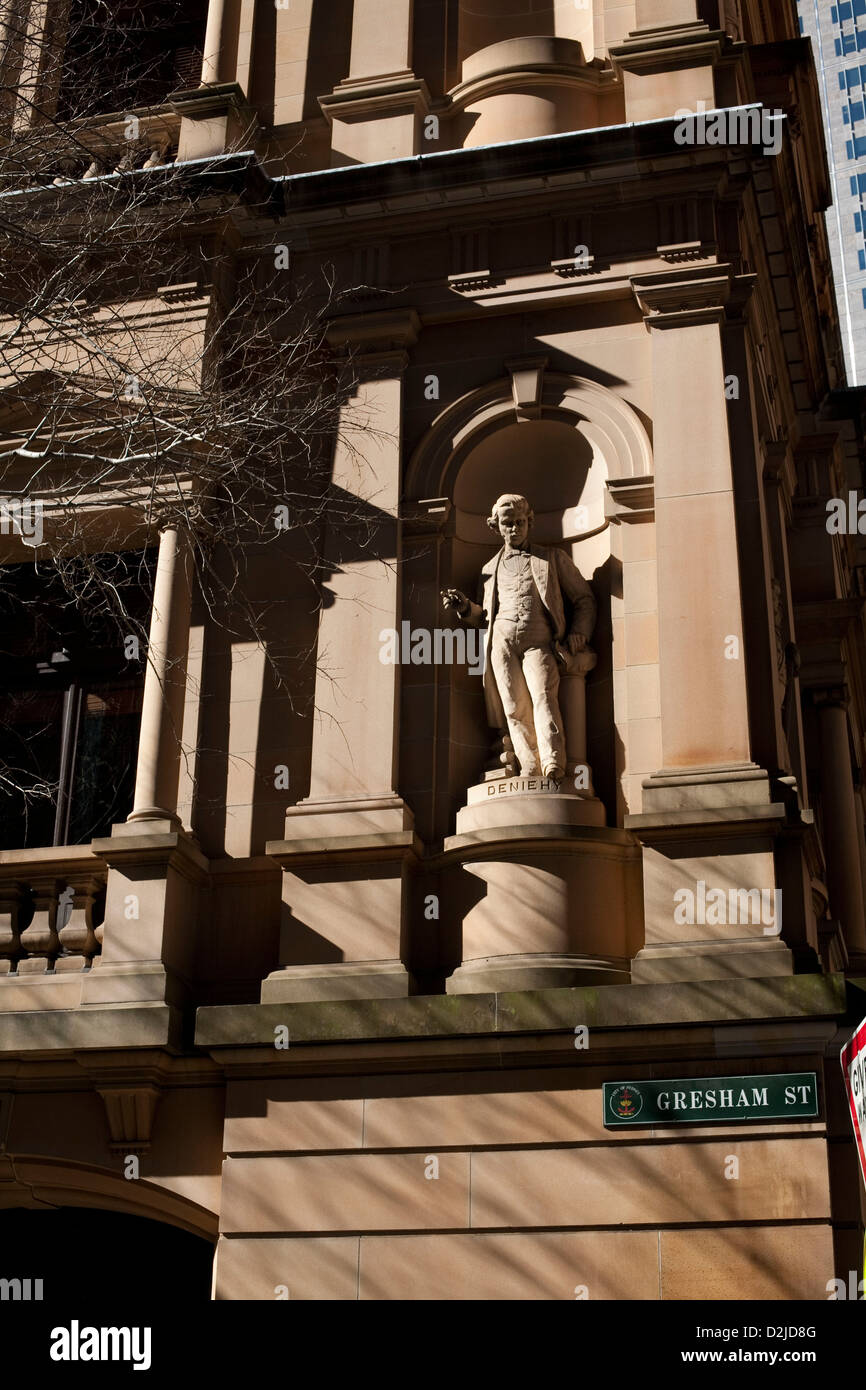 Statue of Capt James Cook - The Department of Lands building is late ...