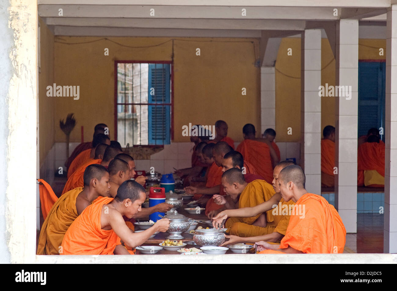 Cambodia monks food hi-res stock photography and images - Alamy