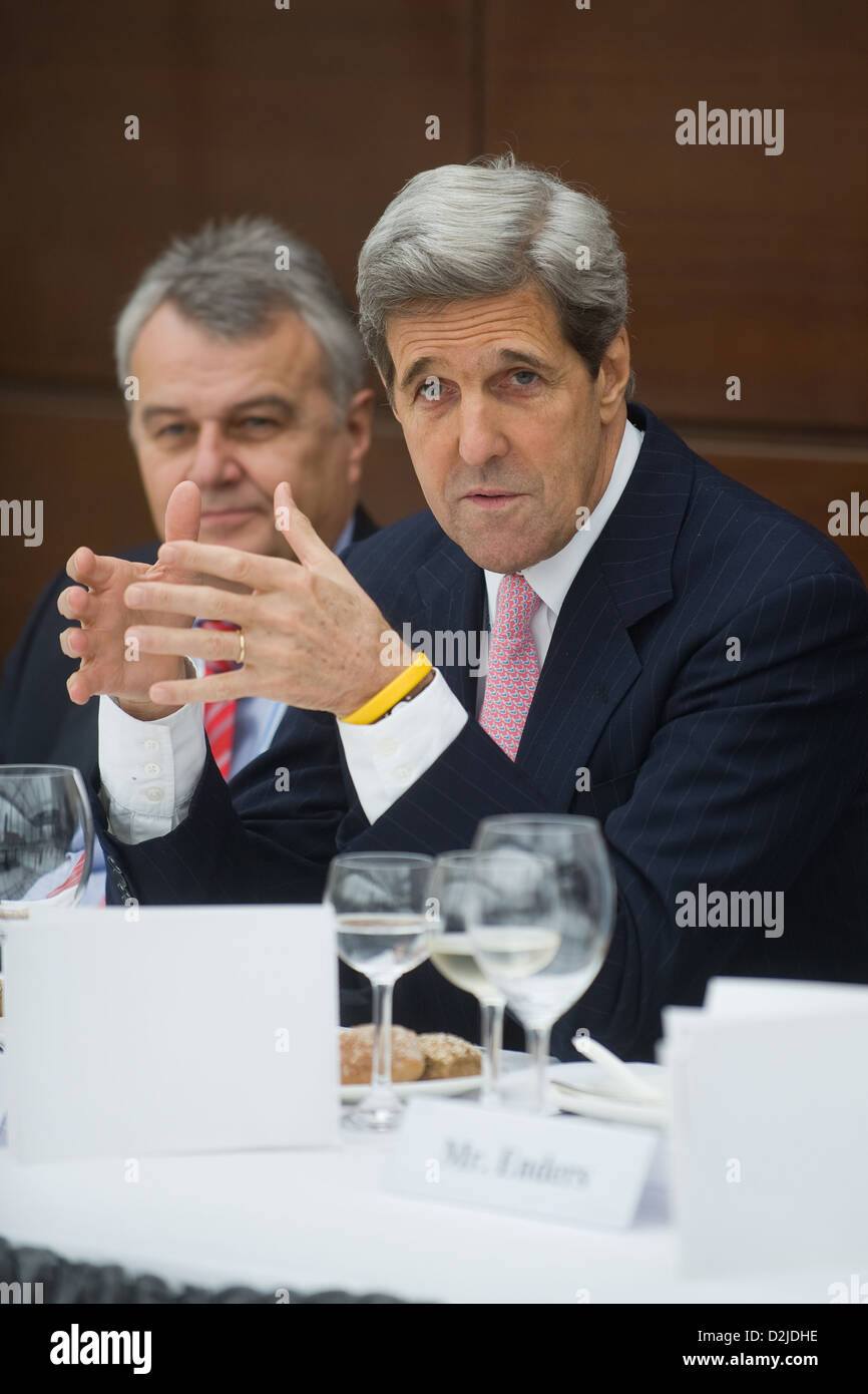 Democrat senator hi-res stock photography and images - Alamy