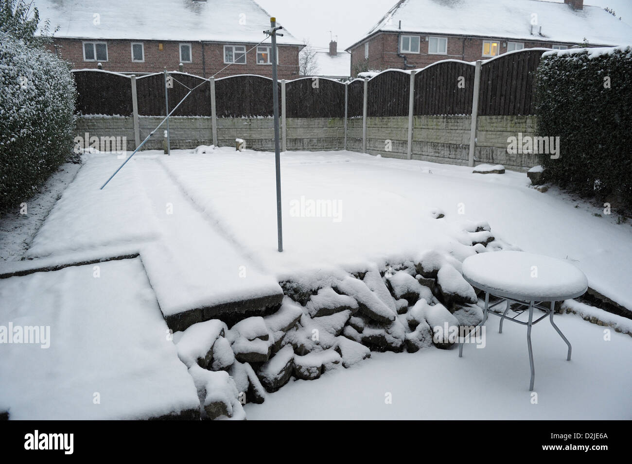 Snow covered garden hi-res stock photography and images - Alamy