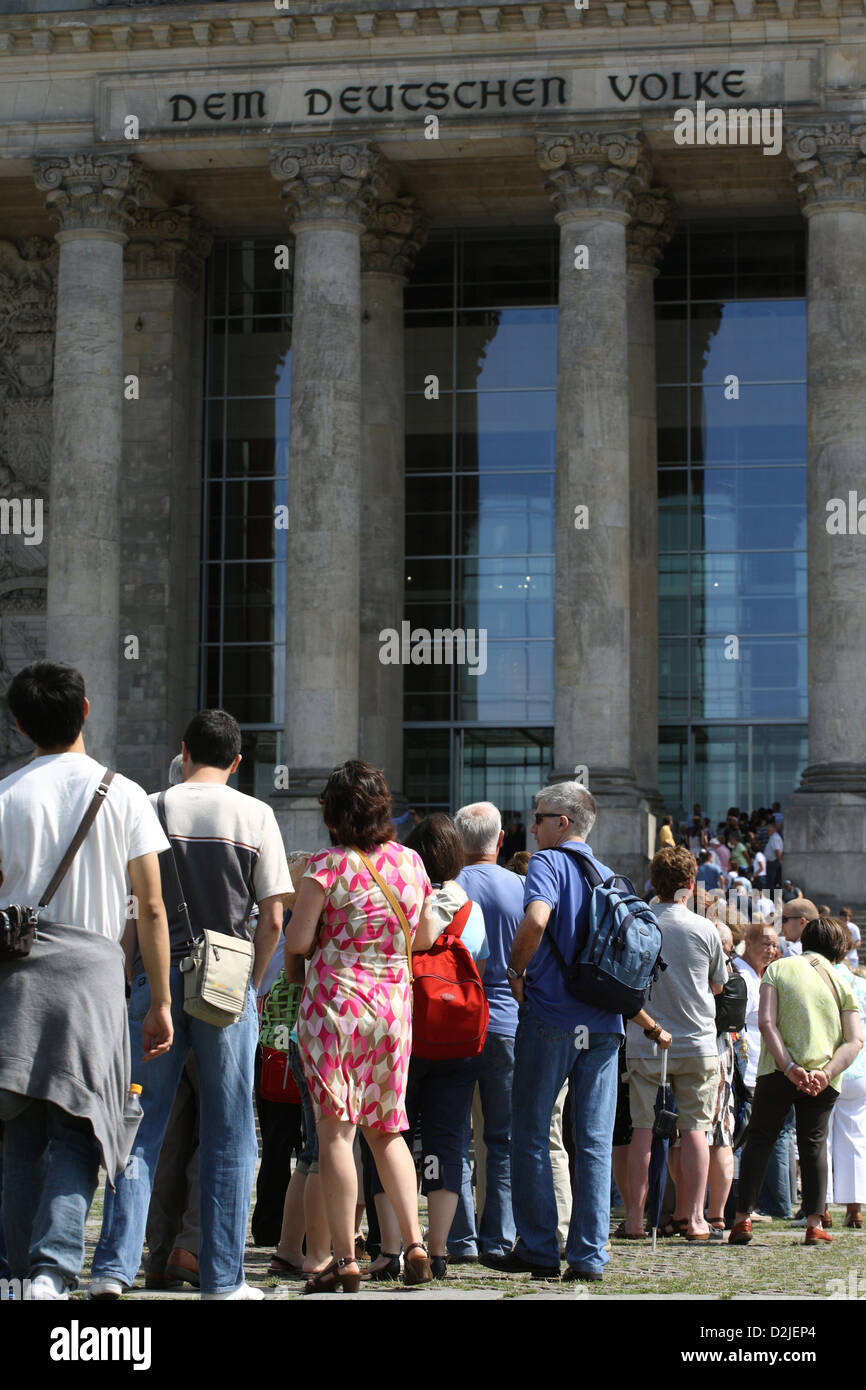 Berlin, Germany, the queue in front of the Reichstag Stock Photo - Alamy