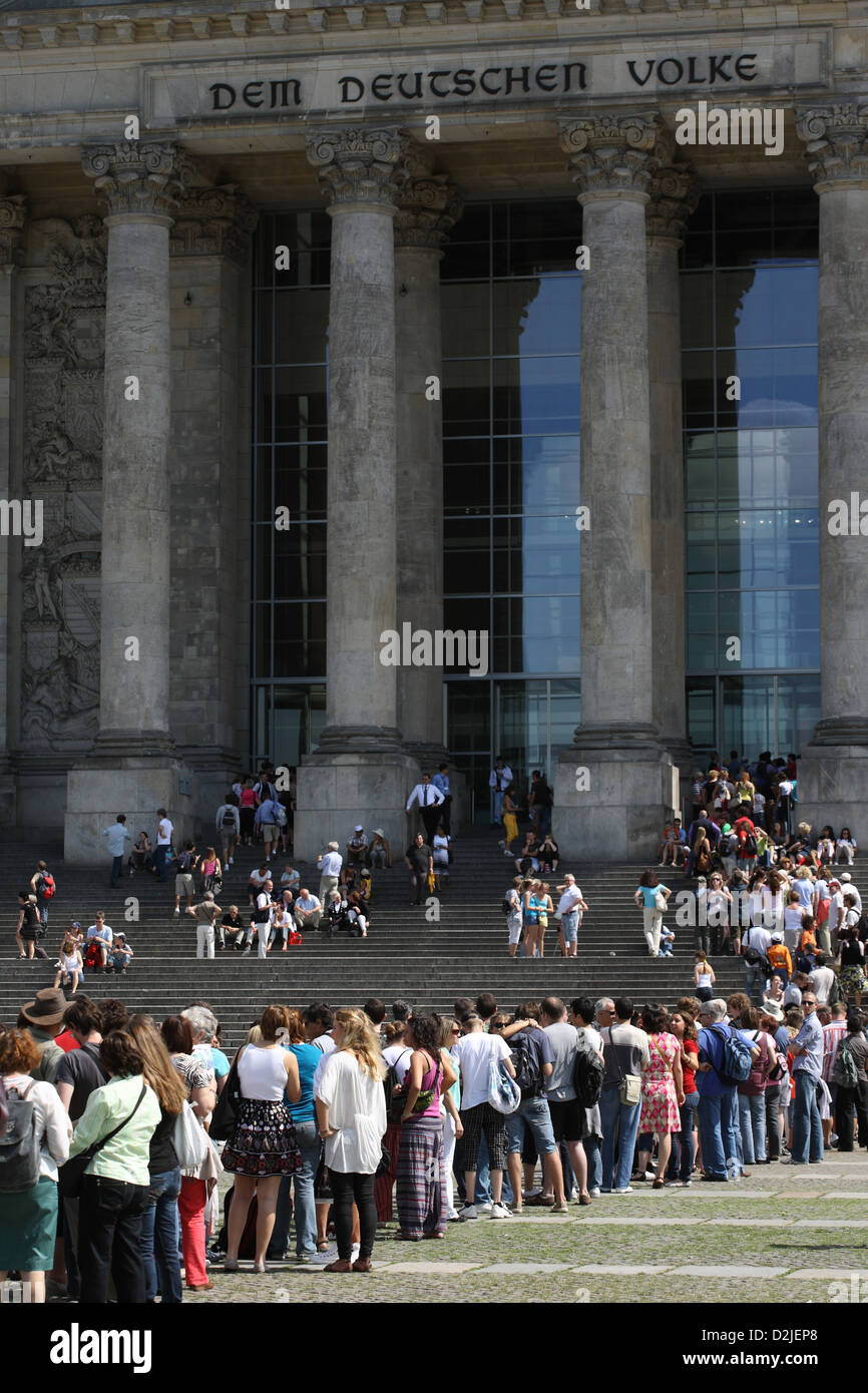 Berlin, Germany, the queue in front of the Reichstag Stock Photo - Alamy
