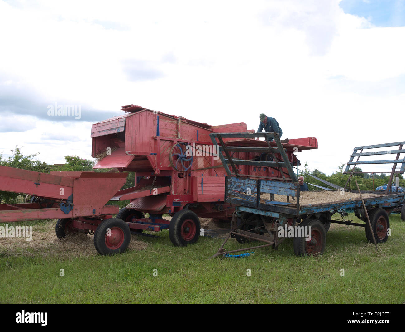 Vintage Ransome threshing machine working at Morton Steam and Vintage ...