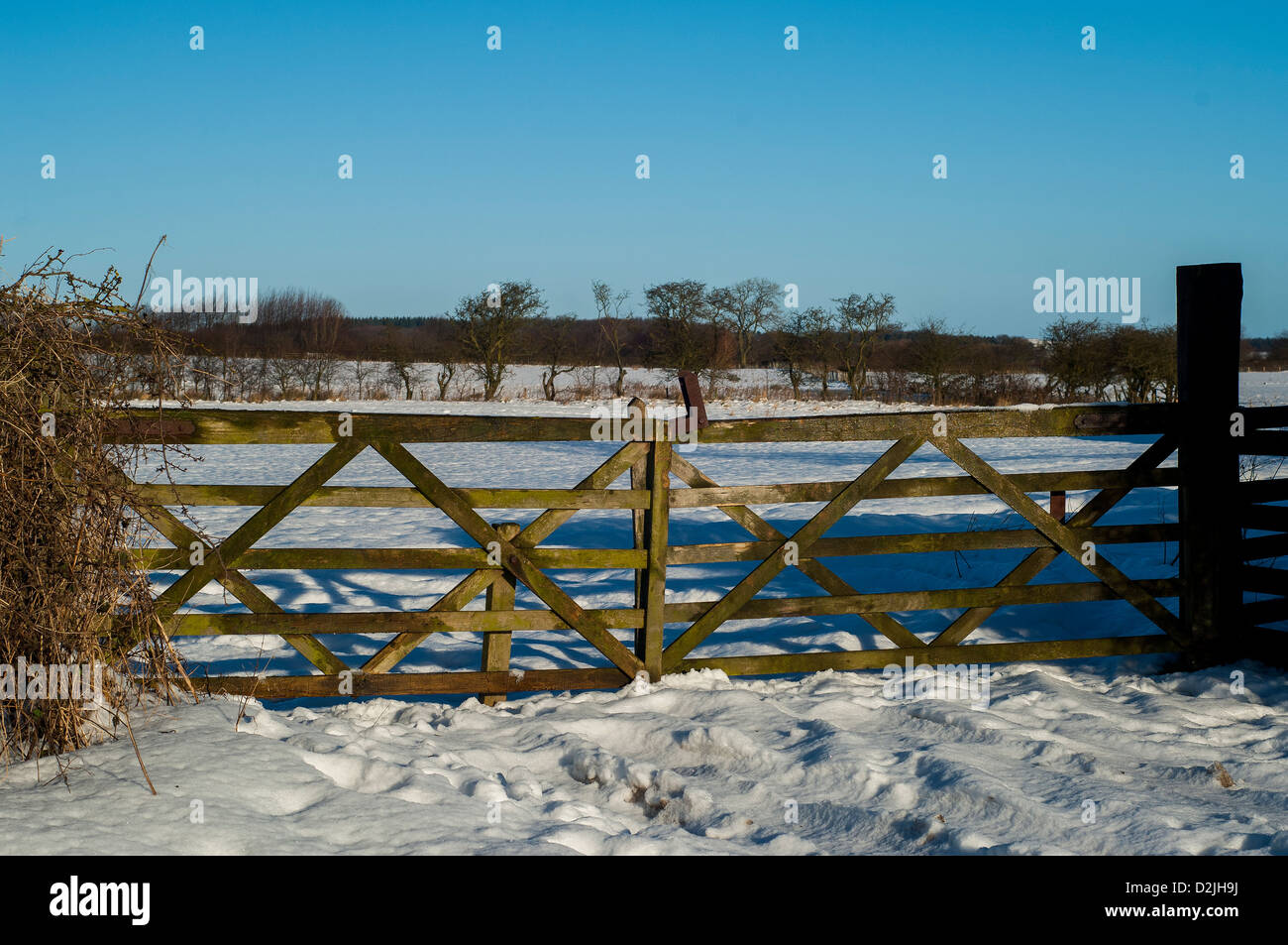 Gate in snow Stock Photo - Alamy