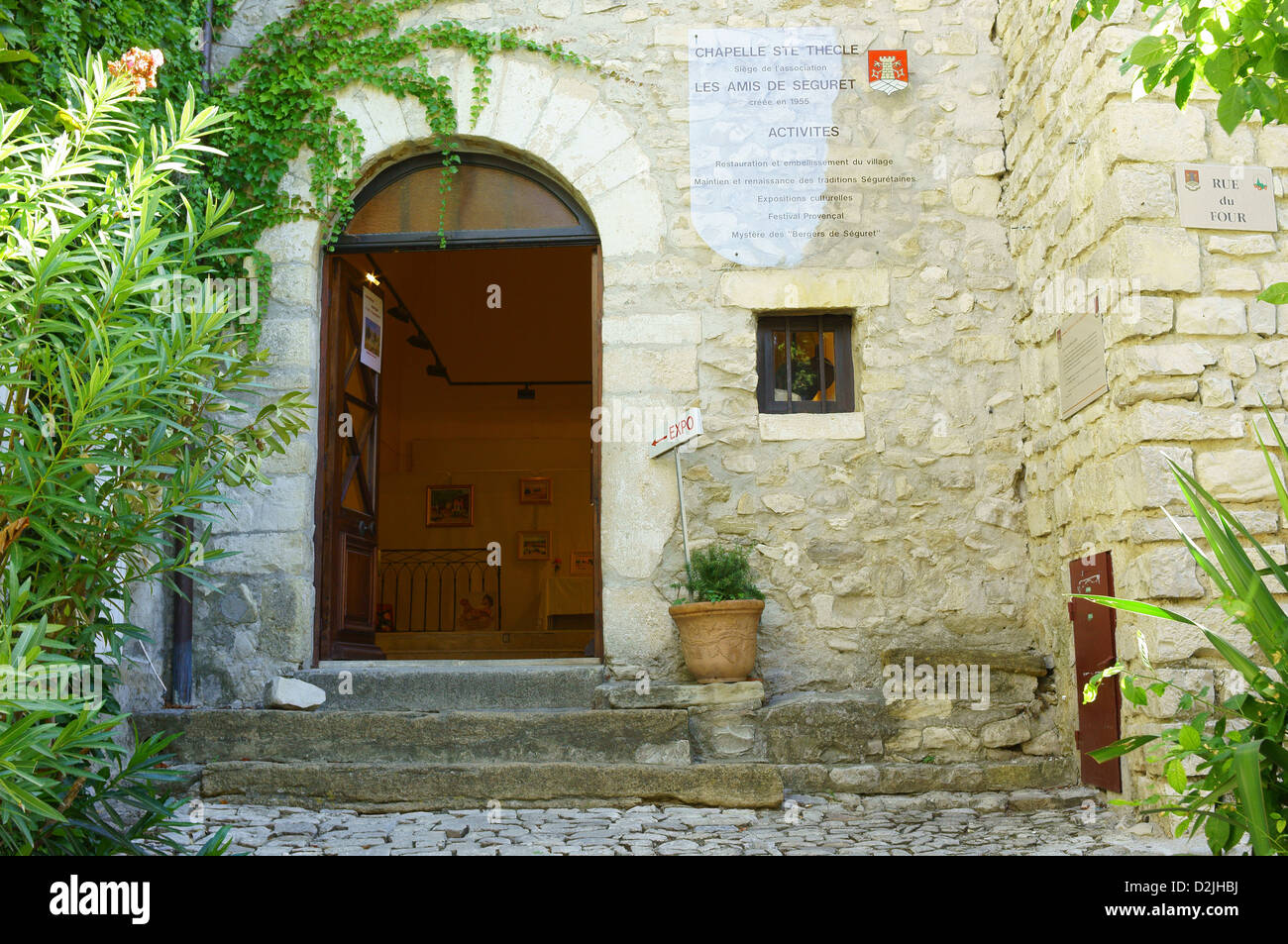 Seguret hi-res stock photography and images - Alamy