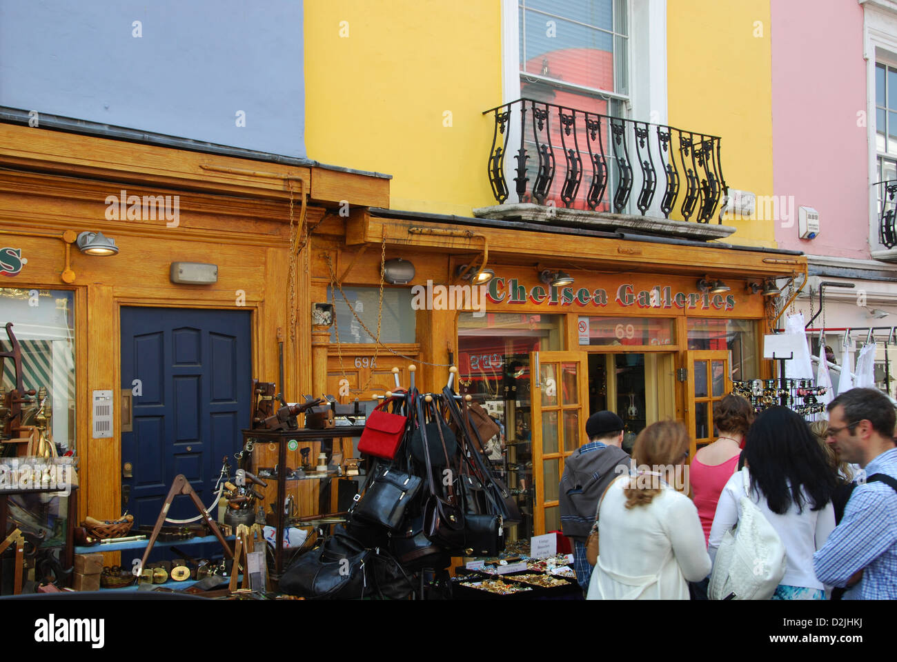 Portobello road antiques gallery hi-res stock photography and images ...
