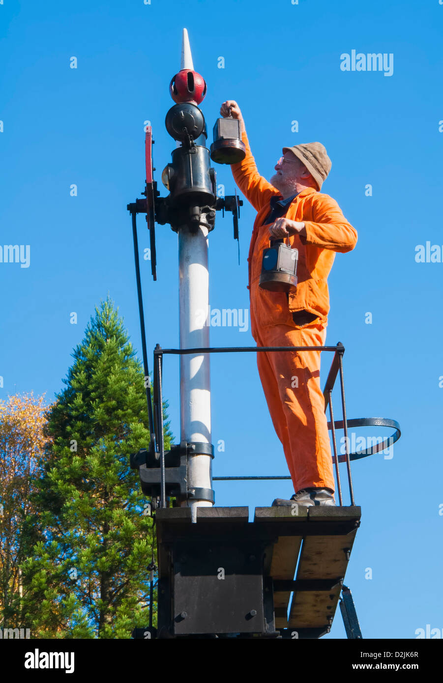 Old fashioned railway signal hi-res stock photography and images - Alamy