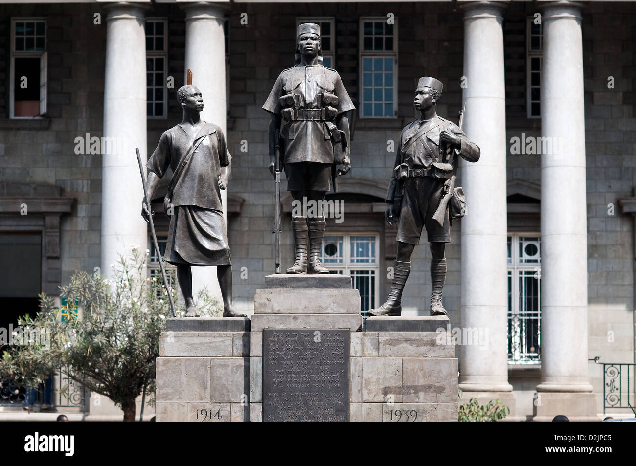 world war 1 and 2 memorial statue, kenyatta avenue, nairobi, kenya ...