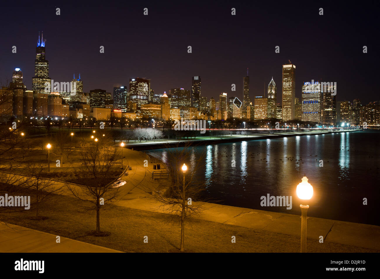 Night view of the Chicago skyline Stock Photo - Alamy
